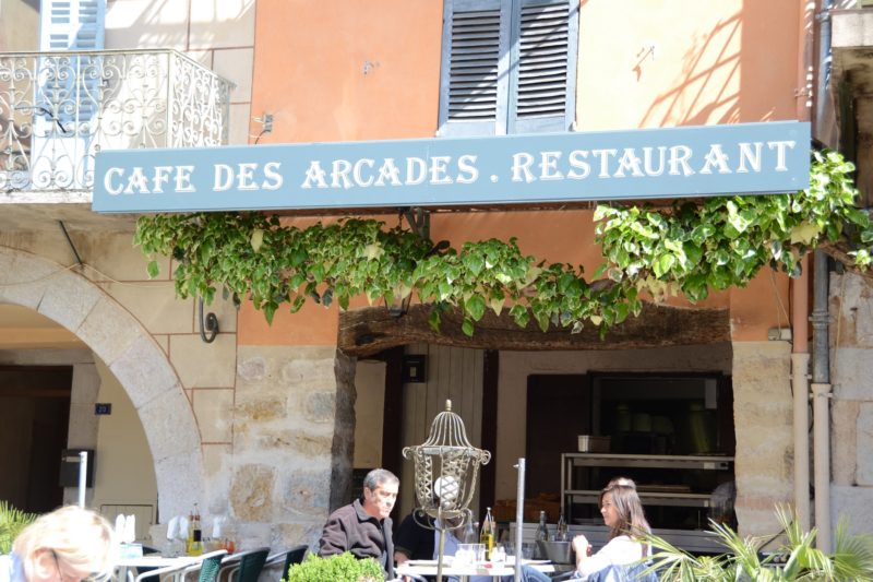 Restaurant Valbonne - Café des Arcades in the center of Valbonne!