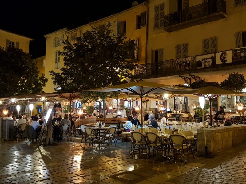 Restaurant Valbonne - Café des Arcades in the center of Valbonne!