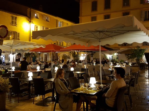 Restaurant Valbonne - Café des Arcades in the center of Valbonne!